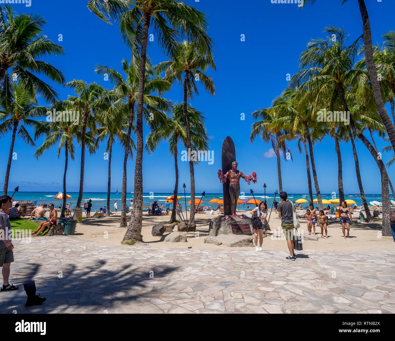 Duke kahanamoku statue hi-res stock photography and images - Alamy