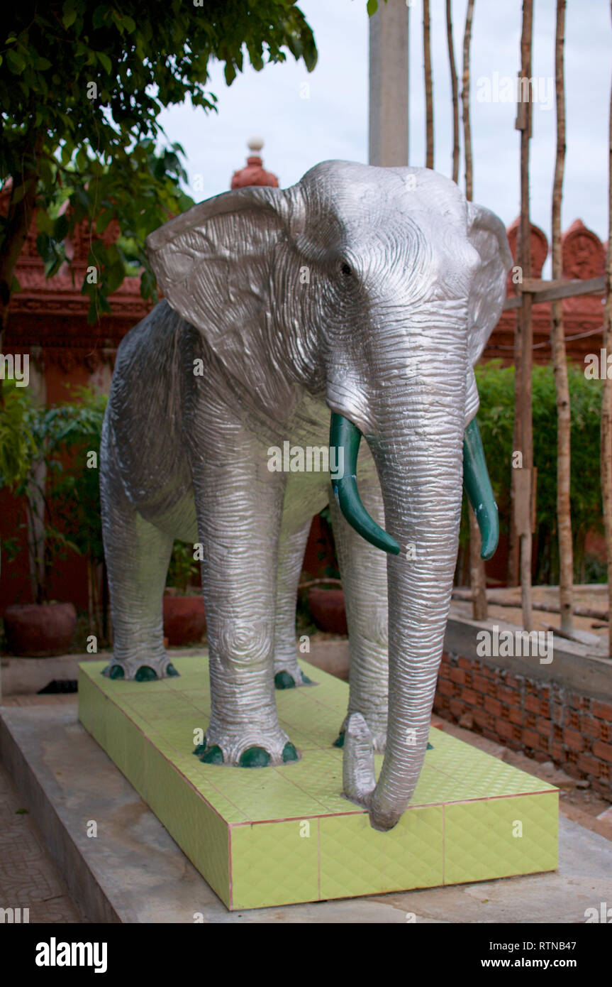 Silver elephant hi-res stock photography and images - Alamy