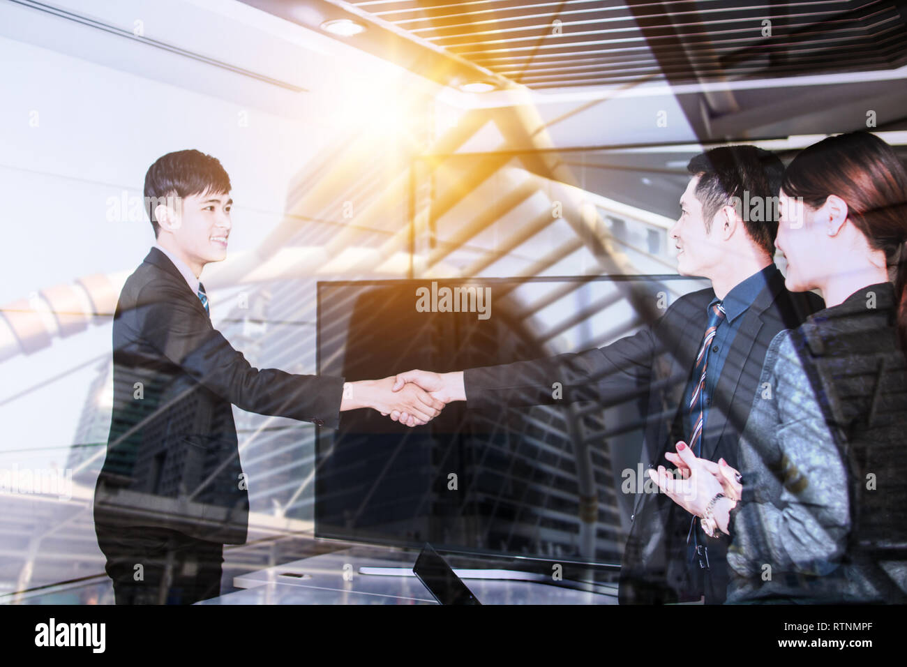 Business industry shake hands hi-res stock photography and images - Alamy