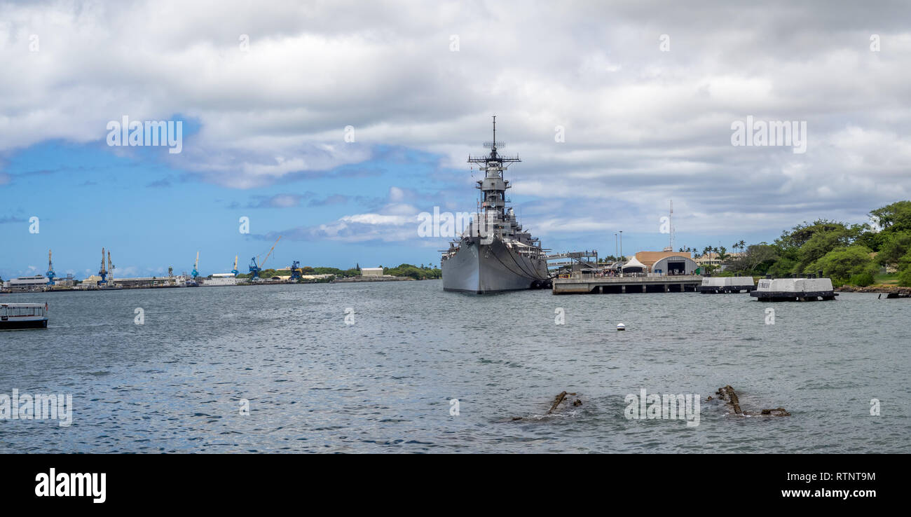 USS Missouri battleship museum and USS Arizona Memorial on August 5 ...