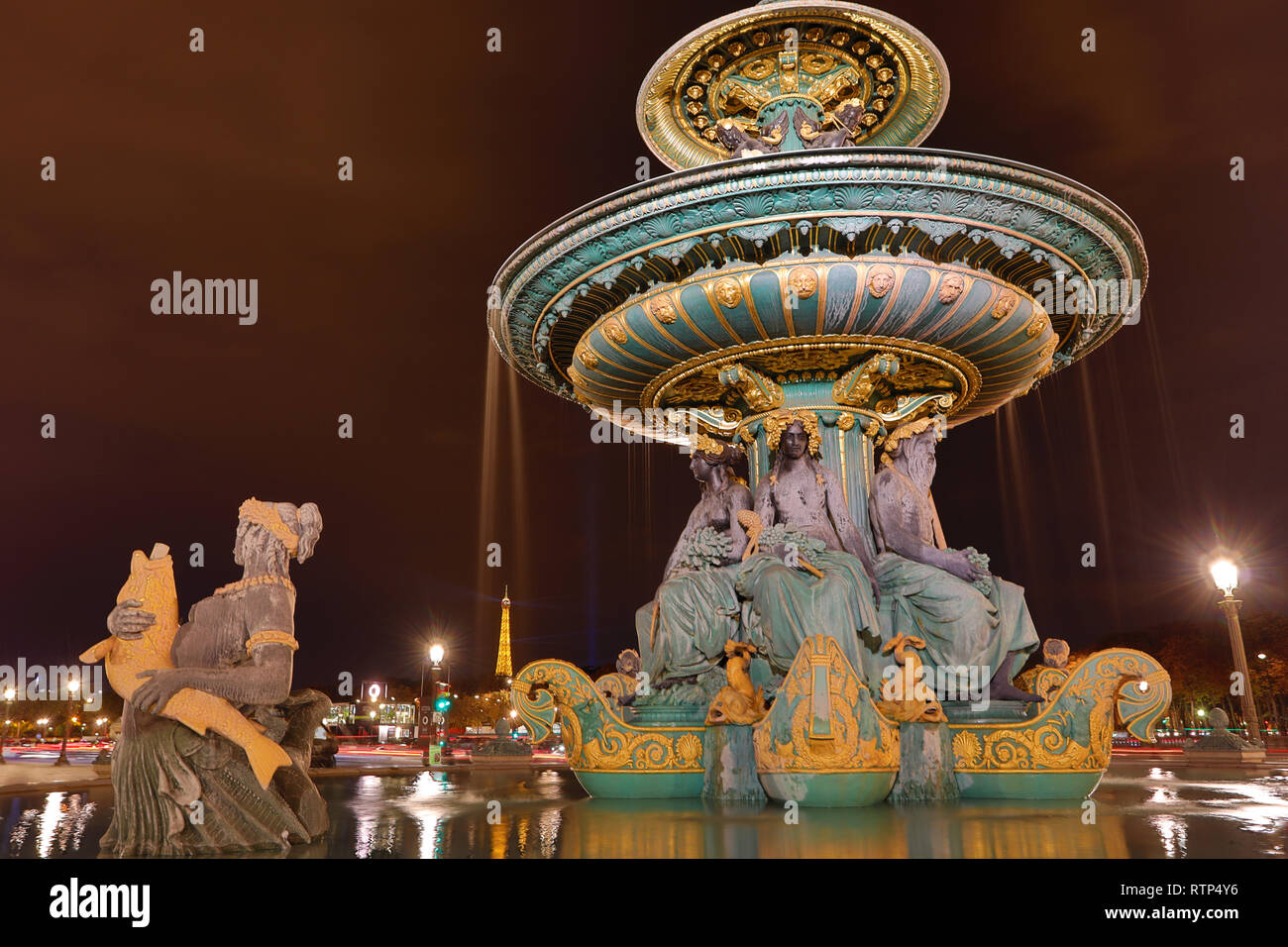 Typical french fountain in the place de la concorde Stock Photo - Alamy