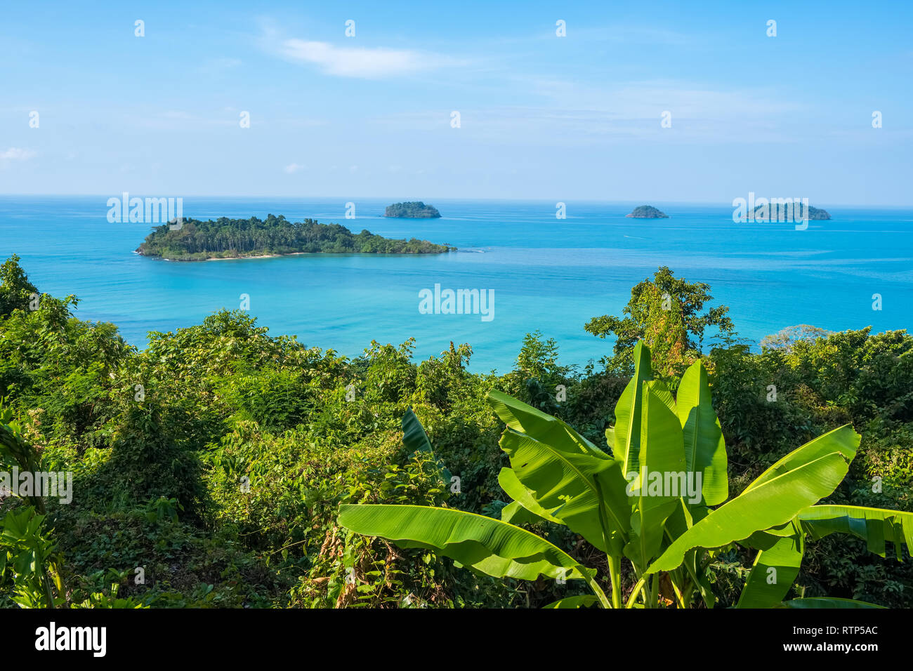 Tropical island landscape hi-res stock photography and images - Alamy