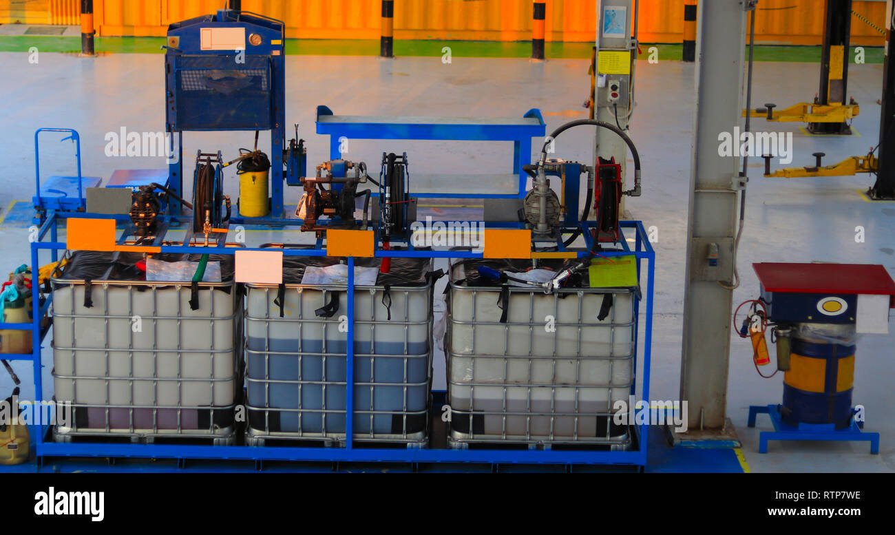 Oils and lubricants hi-res stock photography and images - Alamy