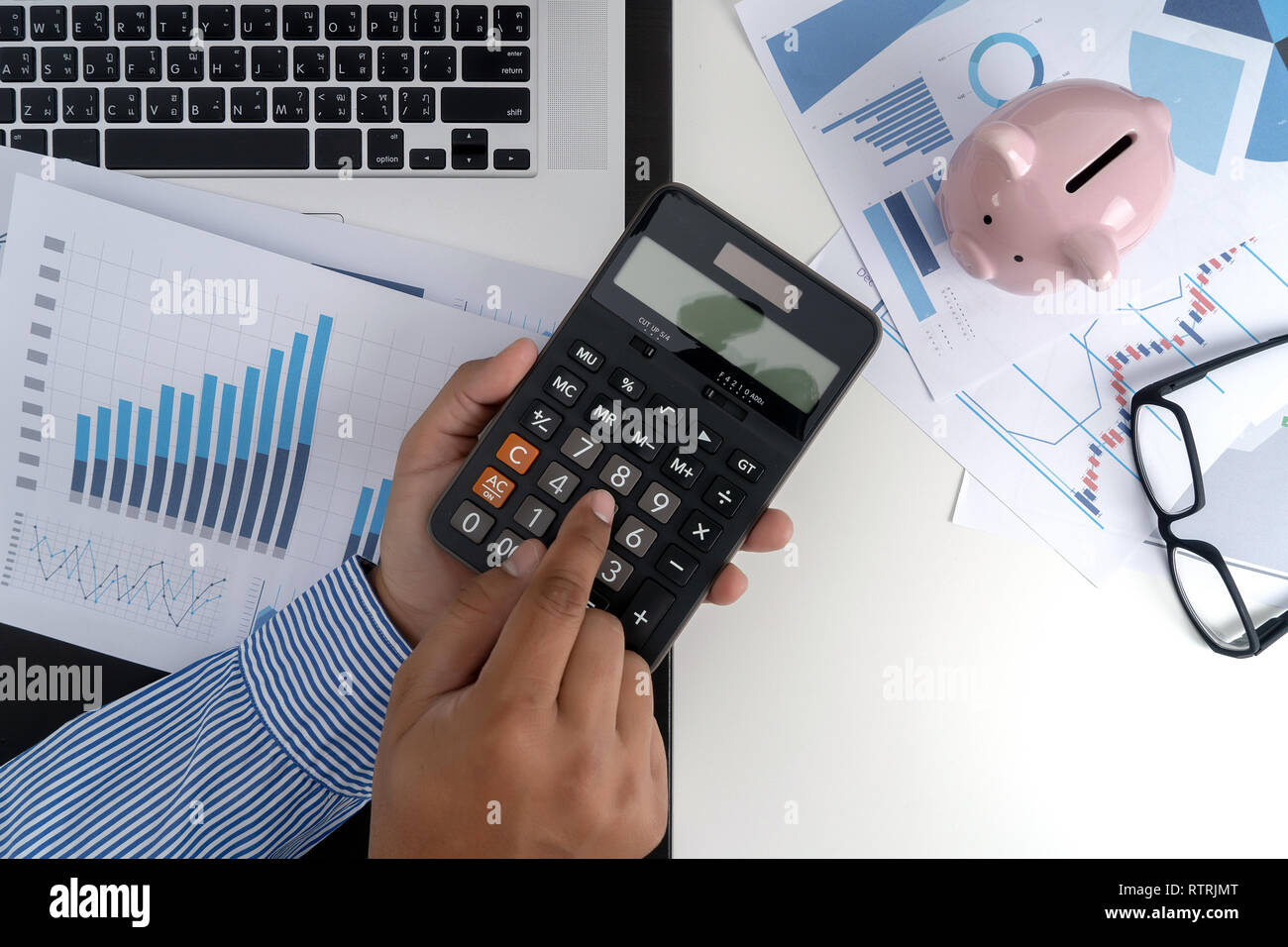 calculate the numbers, finance accounting graph financial with social ...