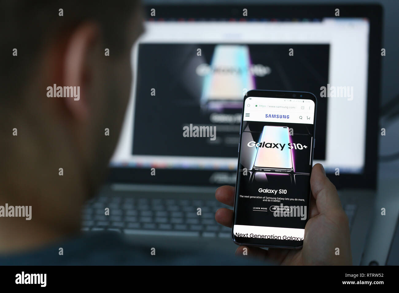 Samsung galaxy s9 plus hi-res stock photography and images - Alamy