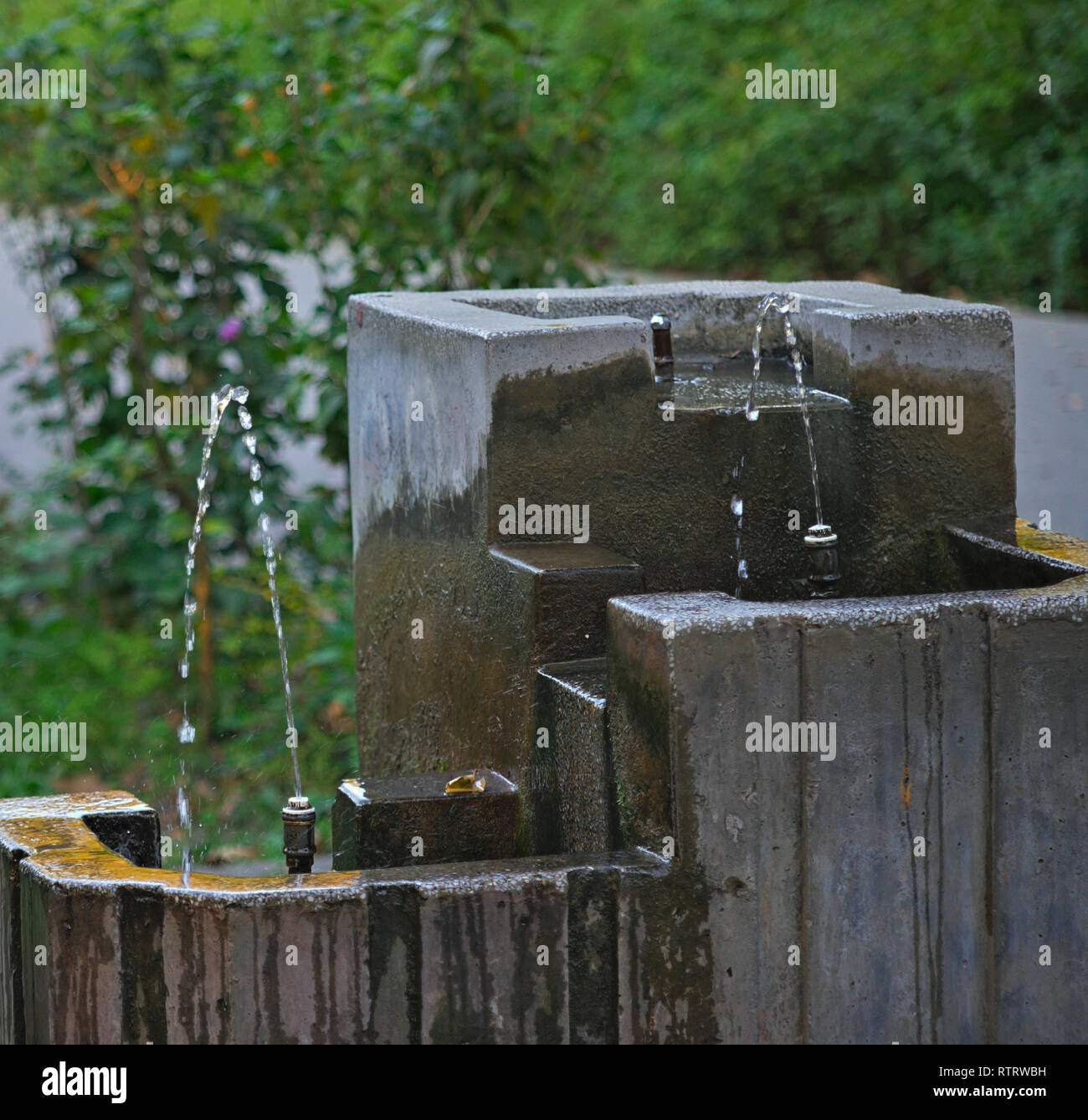 Park drinking water fountain hi-res stock photography and images - Alamy