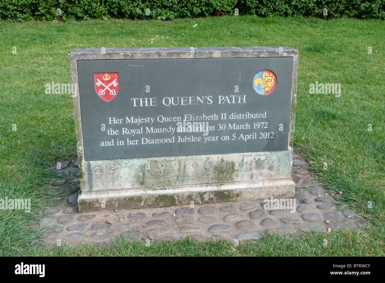 Sign indicting The Queen's Path beside York Minster, City of York ...