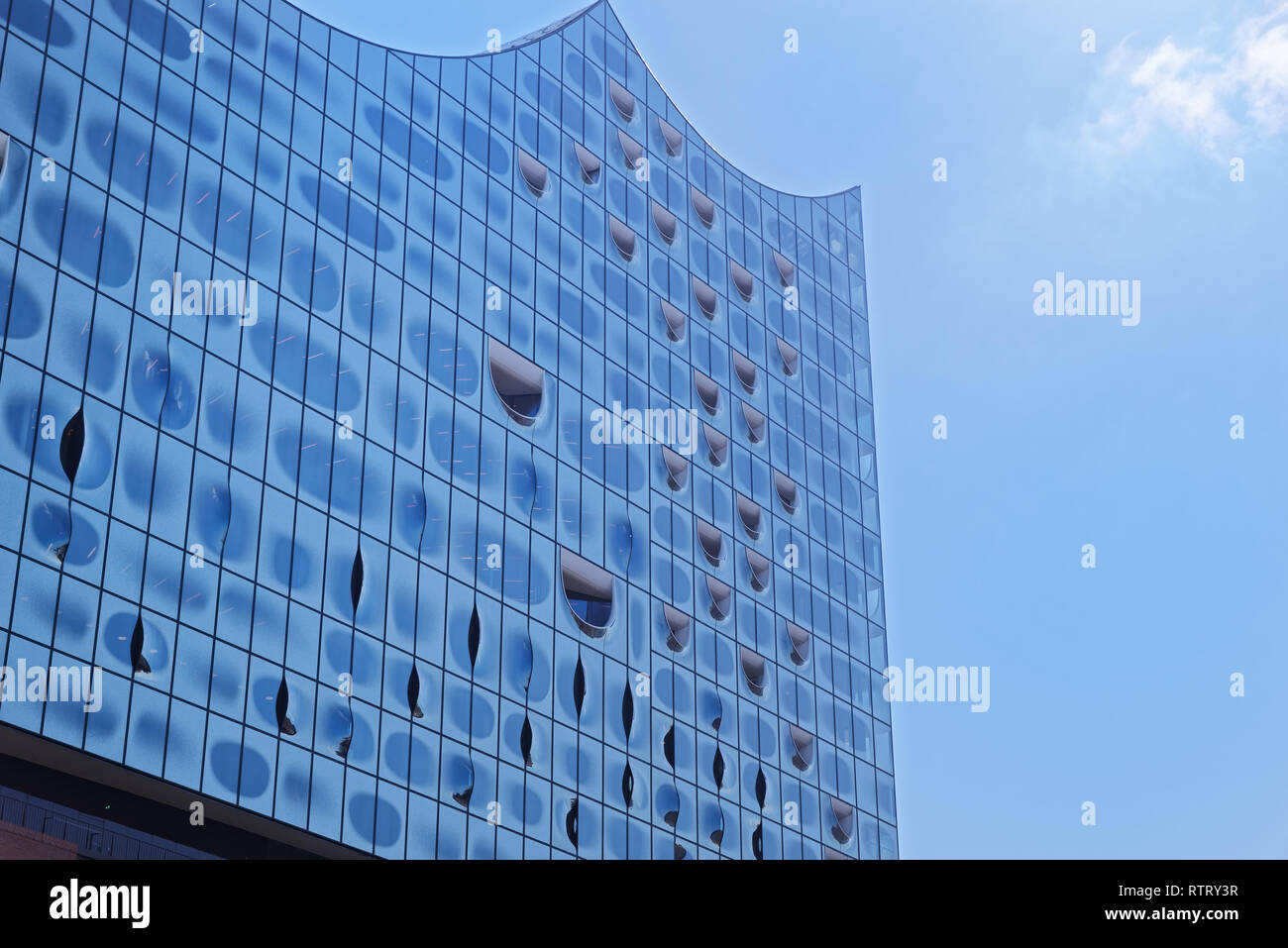 Elbphilharmonie glass facade hi-res stock photography and images - Alamy