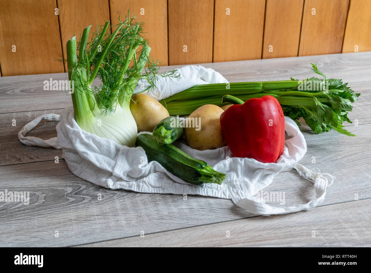 Fresh healthy vegan table hi-res stock photography and images - Alamy