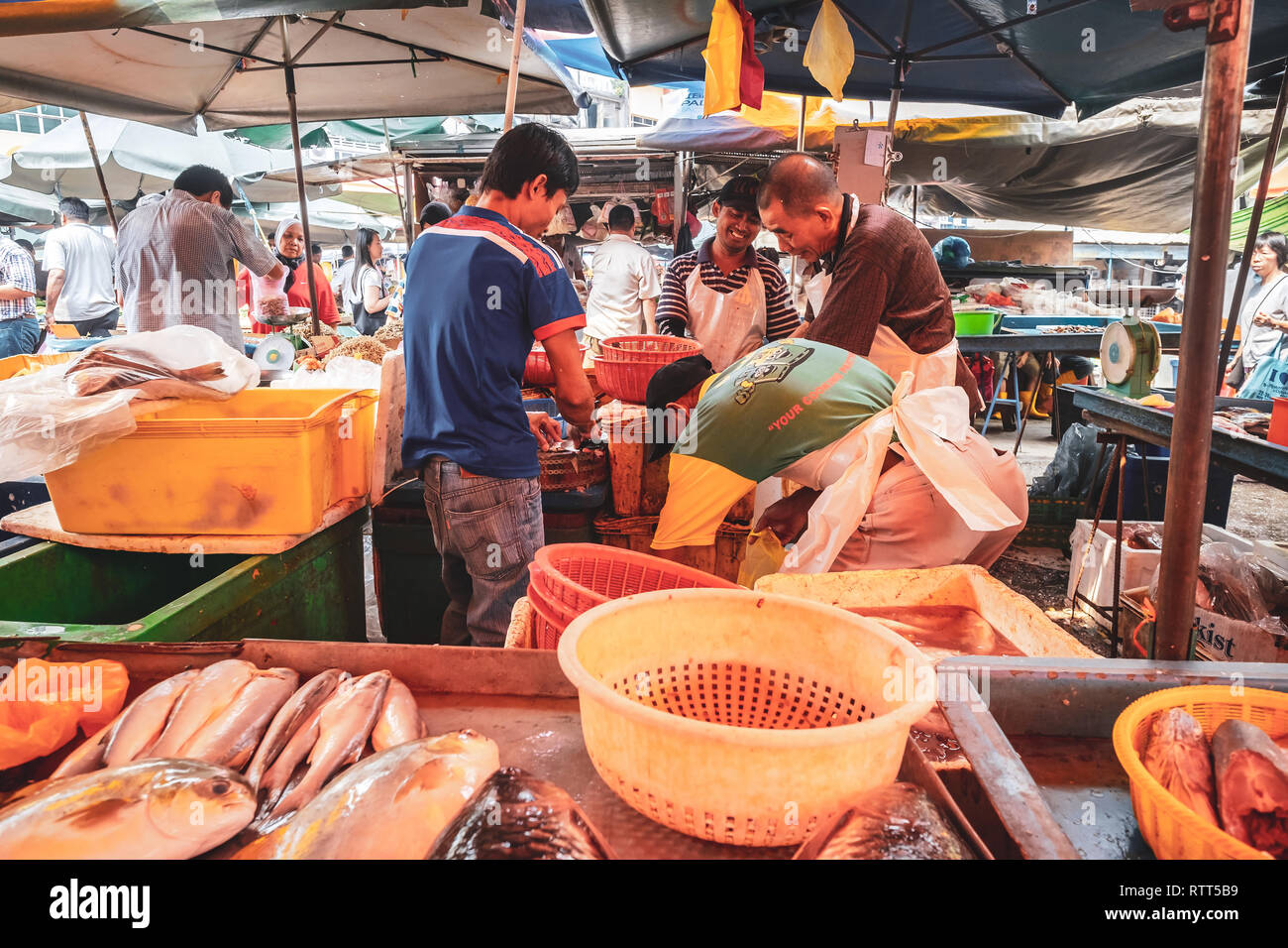 Malaysia kuala lumpur pudu market hi-res stock photography and images ...
