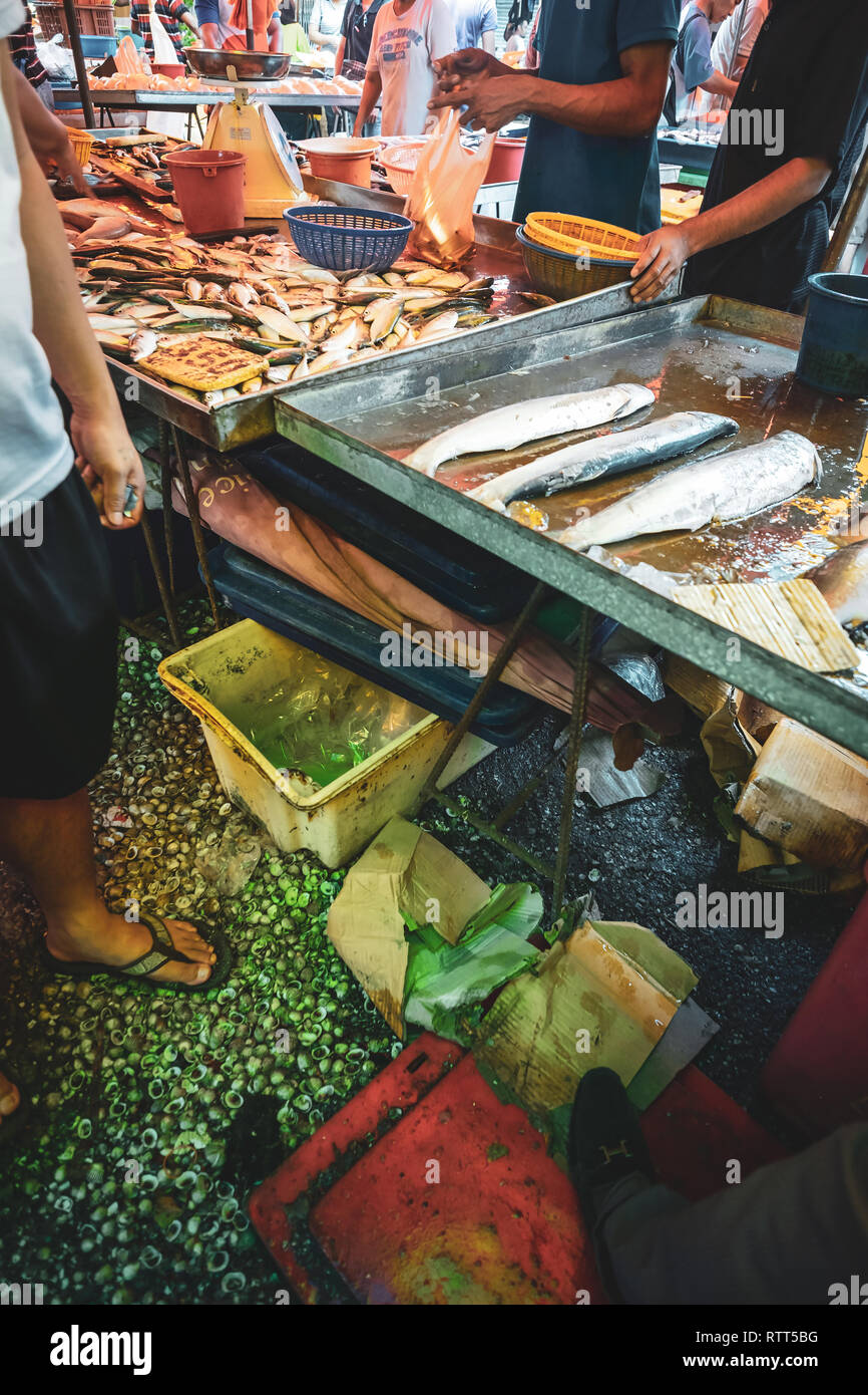 KUALA LUMPUR / MALAYSIA / JUNE 2014: Selling seafood in the Pudu street ...