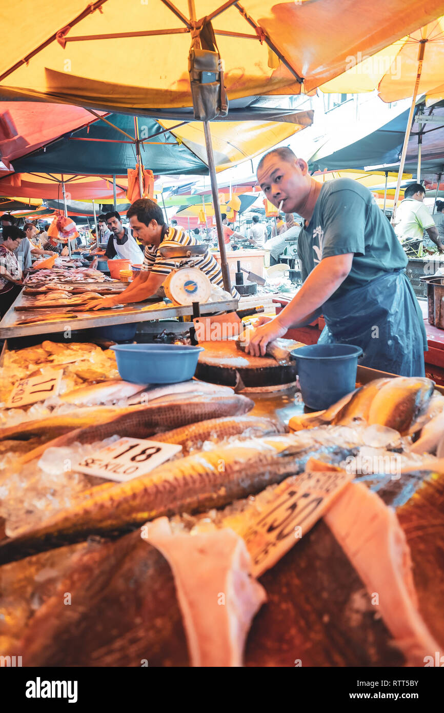 KUALA LUMPUR / MALAYSIA / JUNE 2014: Selling seafood in the Pudu street ...