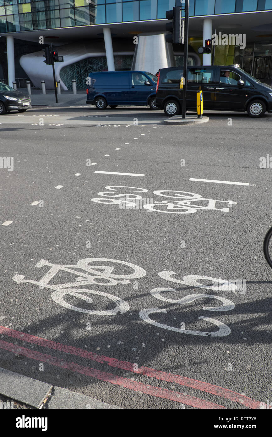 6 lane highway hi-res stock photography and images - Alamy