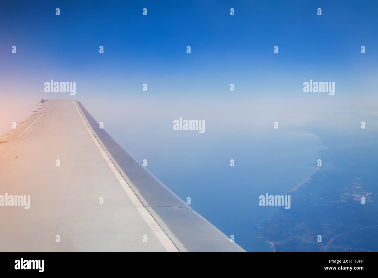 Planewindow hi-res stock photography and images - Alamy