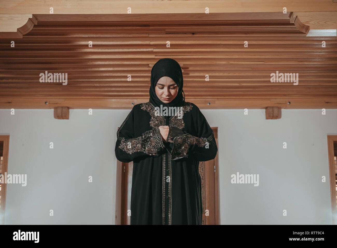 Muslim woman pray in beautiful mosque Stock Photo - Alamy
