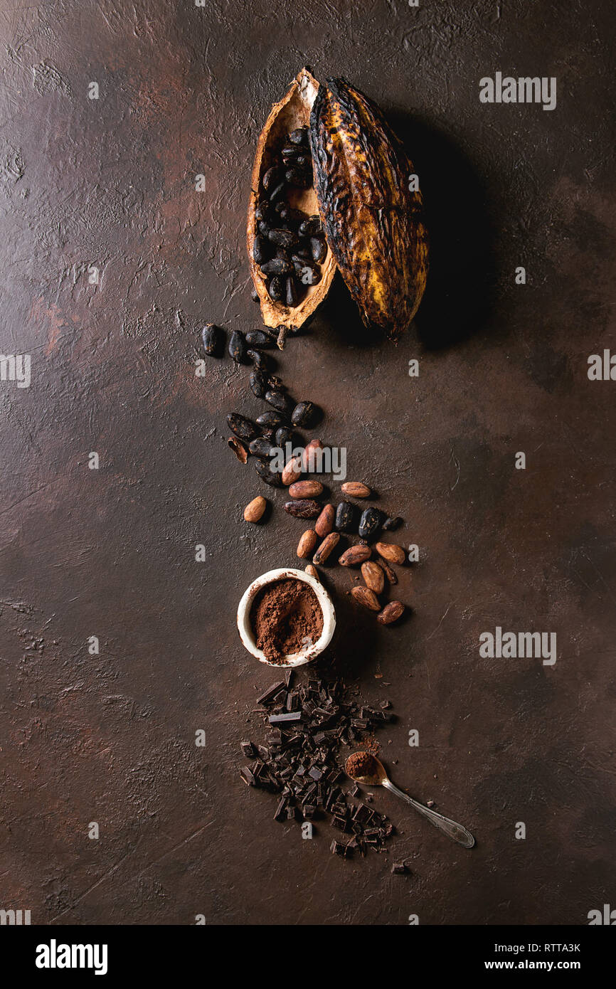 Variety of cocoa beans Stock Photo - Alamy