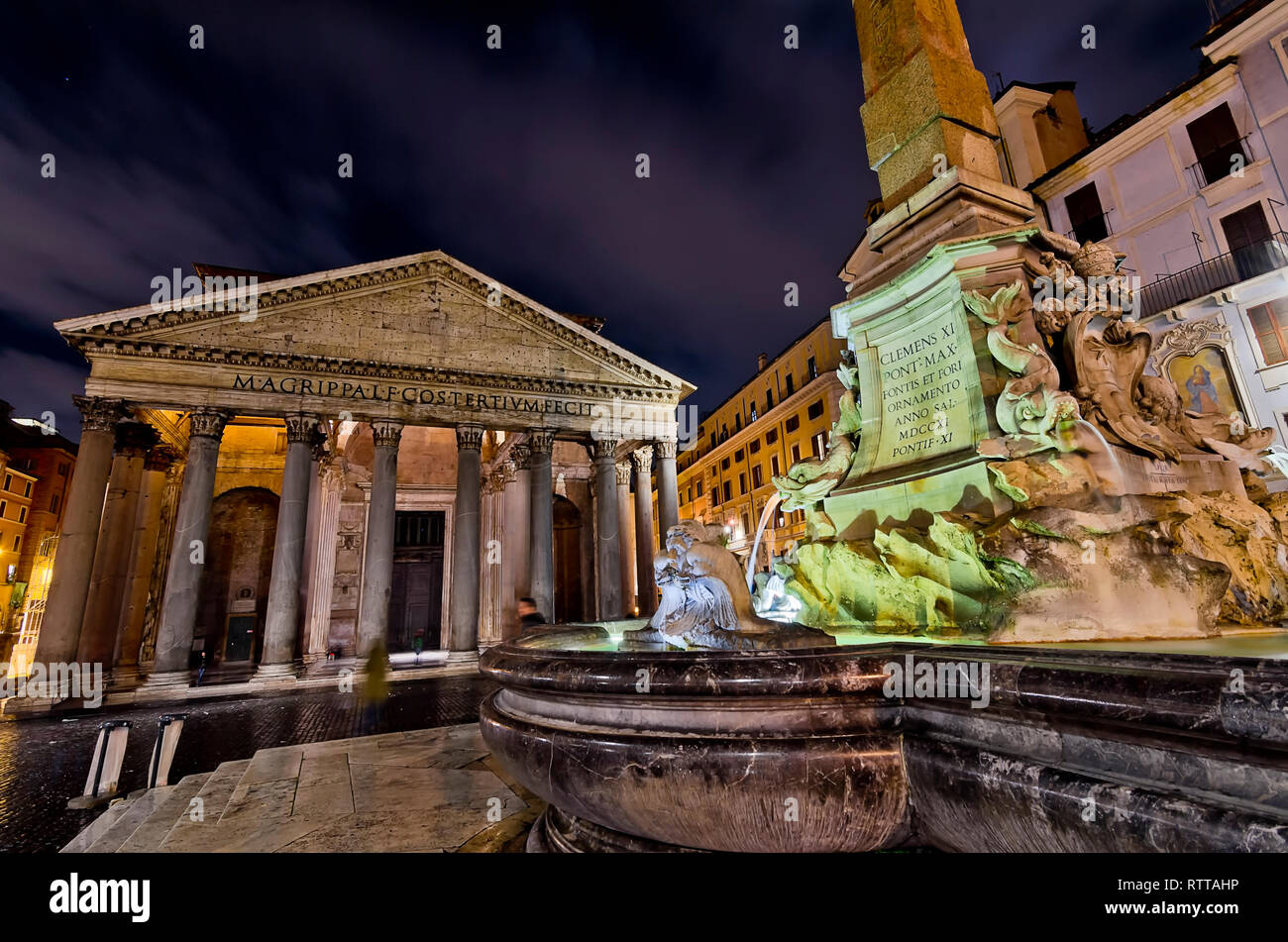 A night photo of the famous Pantheon of Rome in Italy Stock Photo - Alamy