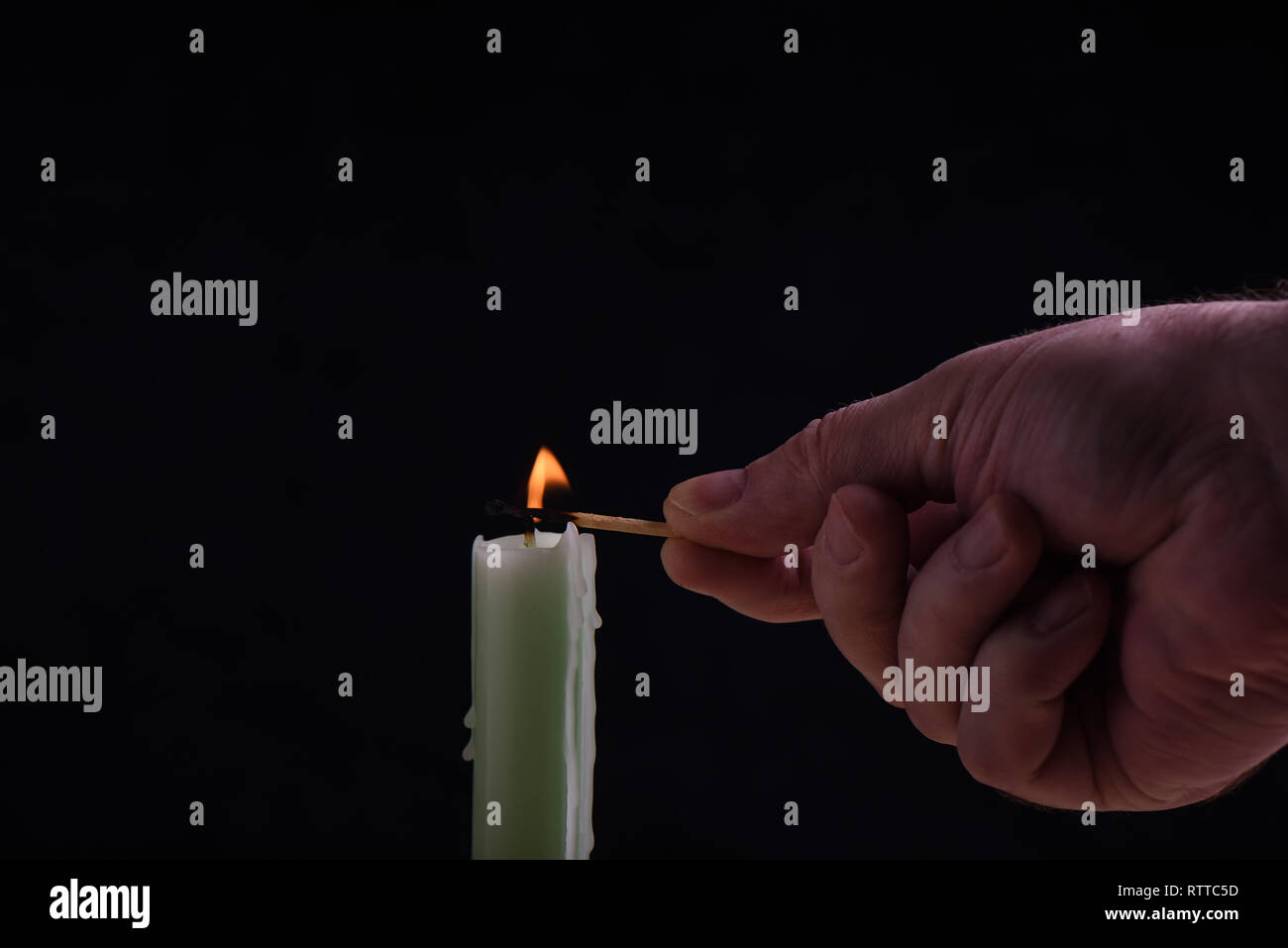 Matchstick alight hi-res stock photography and images - Alamy