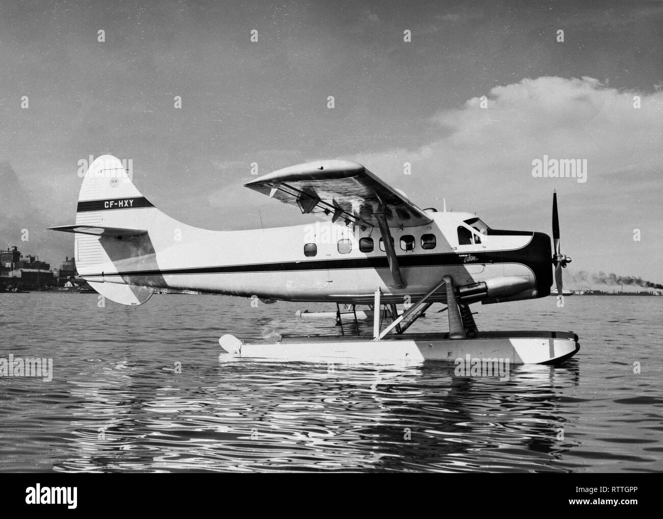 Beaver seaplane Black and White Stock Photos & Images - Alamy
