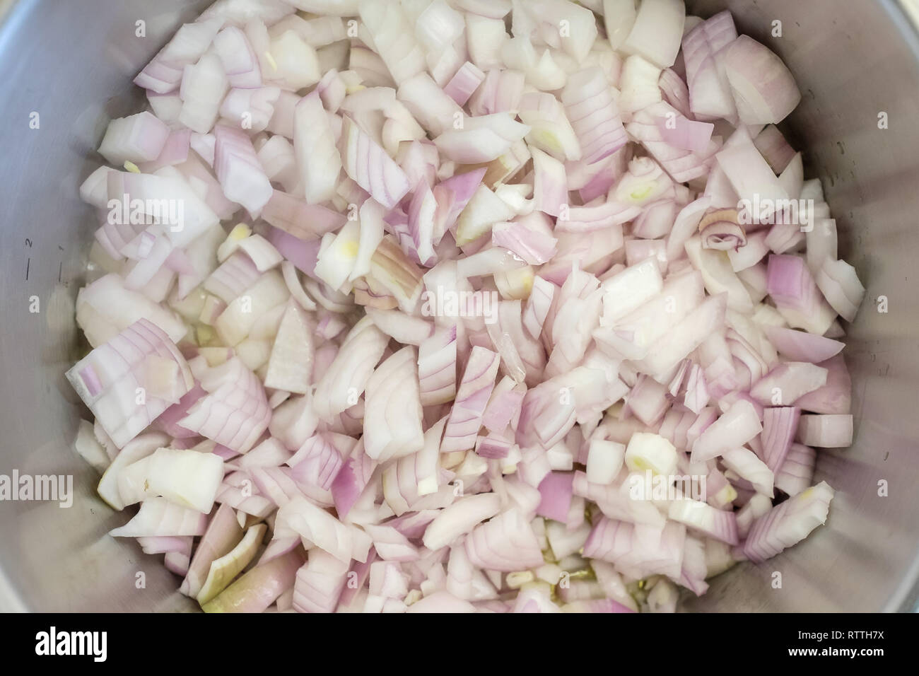Sliced red onions pot hi-res stock photography and images - Alamy