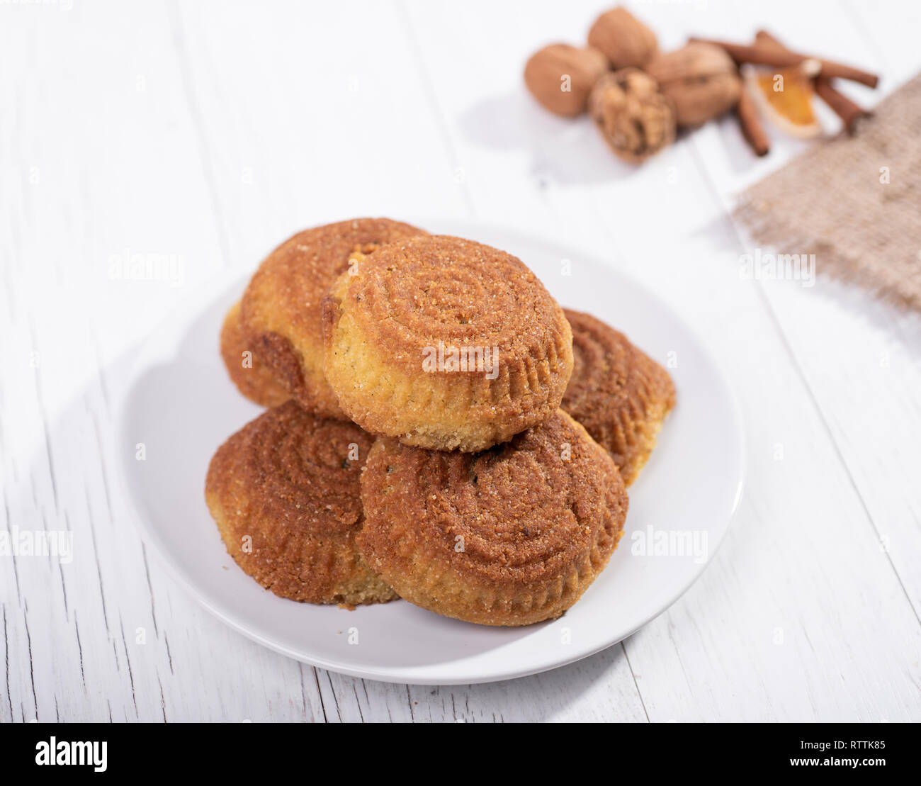 Traditional arab dessert hi-res stock photography and images - Alamy