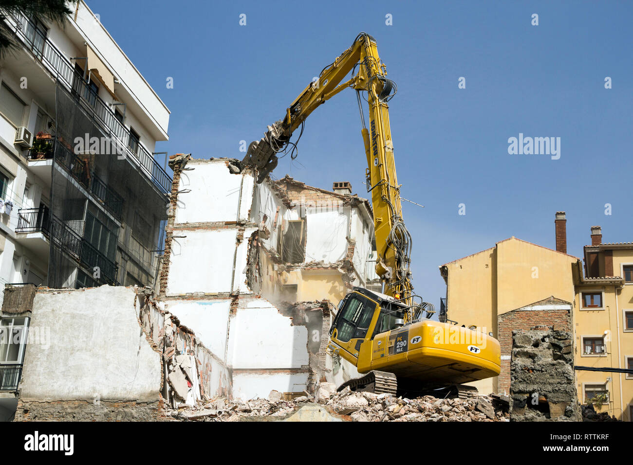 High reach equipment hi-res stock photography and images - Alamy