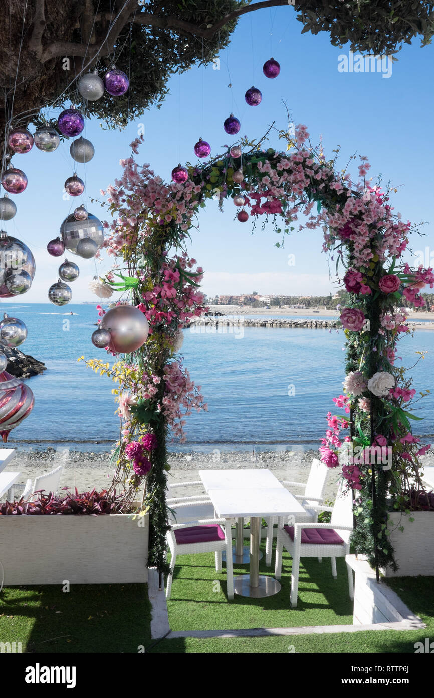 Pink wedding arch white hi-res stock photography and images - Alamy