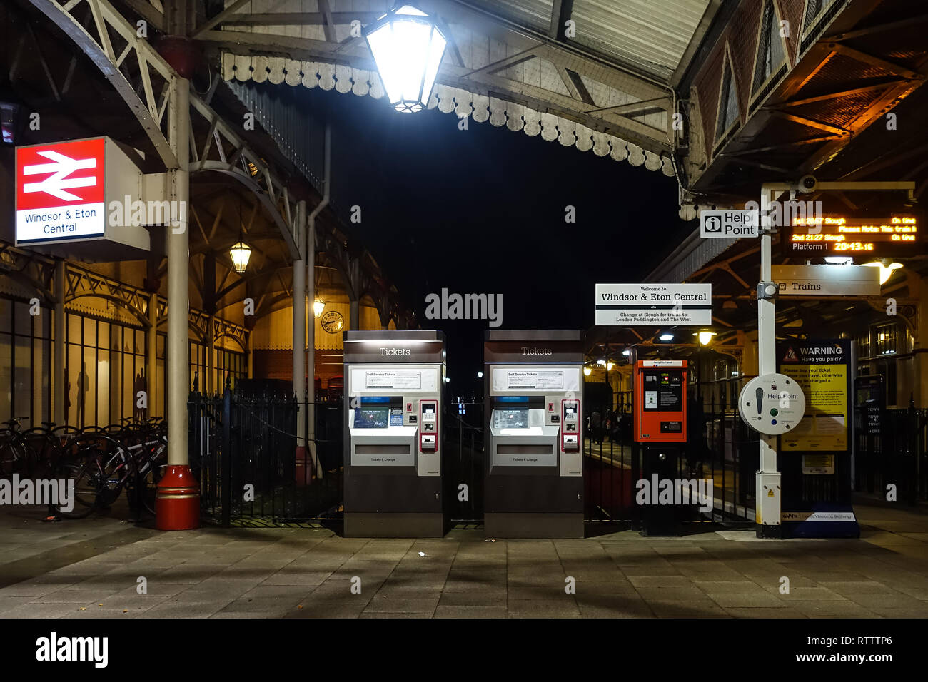 Self service ticket machines hi-res stock photography and images - Alamy
