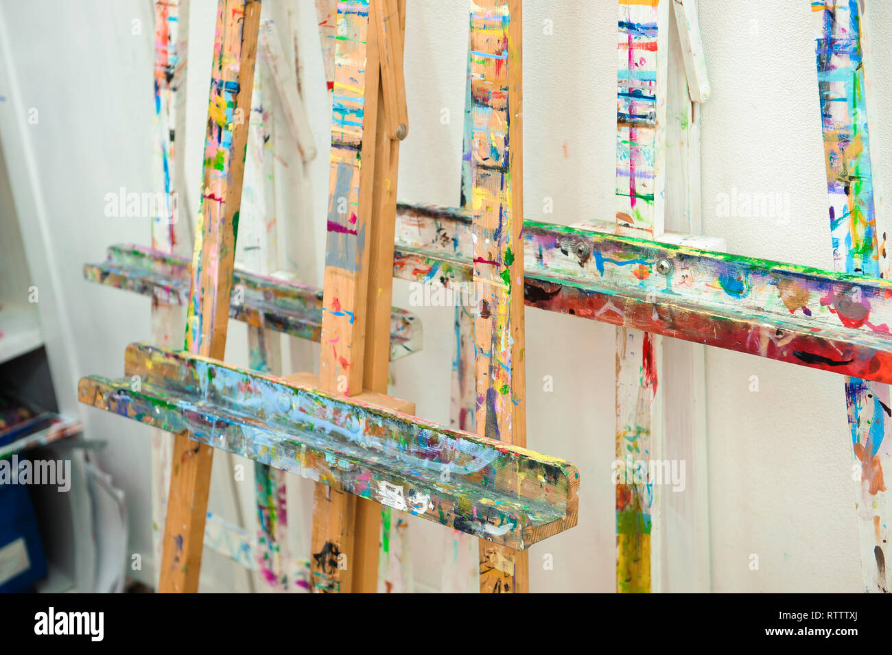 used paint palette, watercolors, brush - art lesson Stock Photo - Alamy