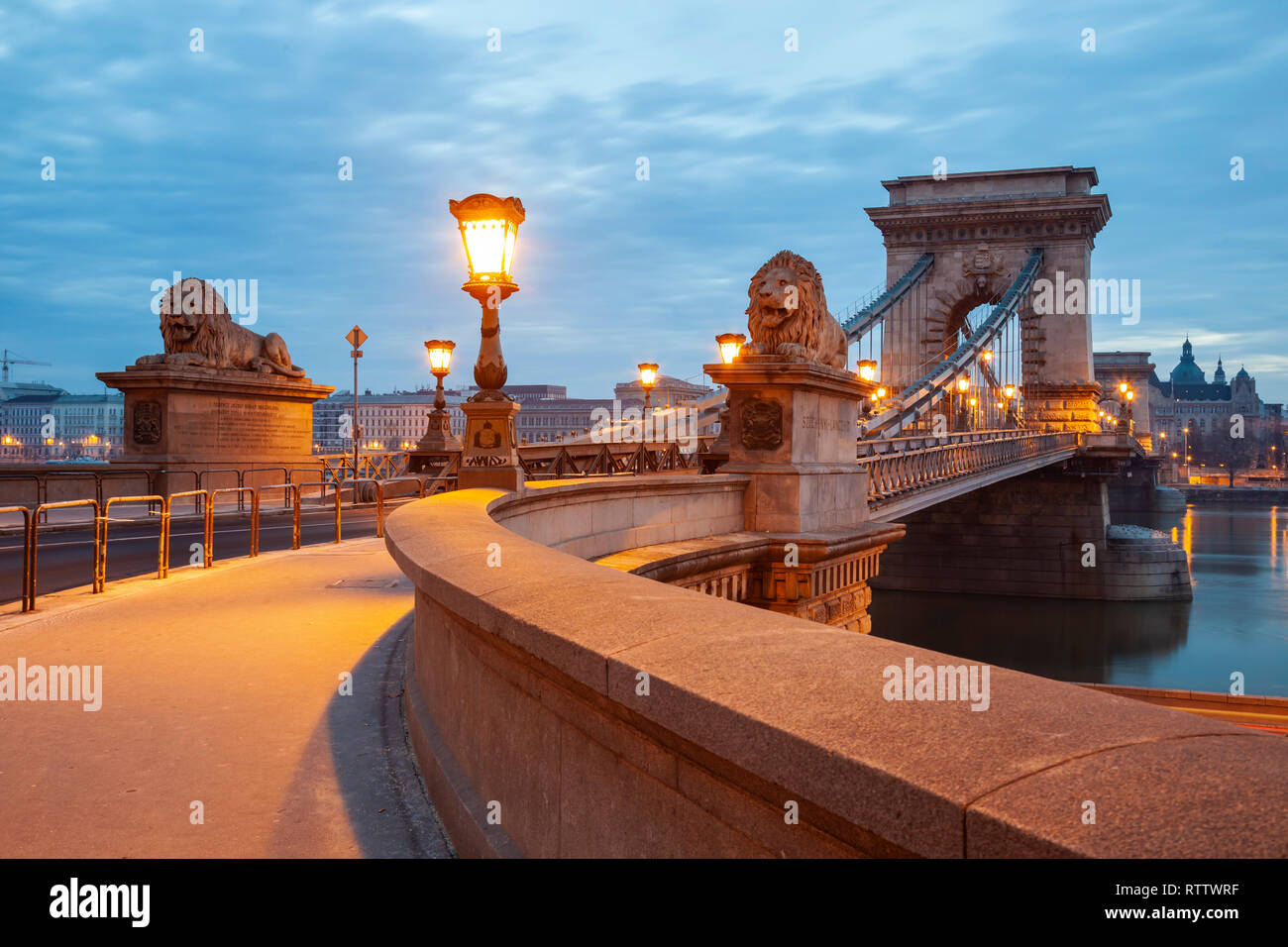 Dawn at the iconic Chain Bridge across the Danube in Budapest, Hungary ...