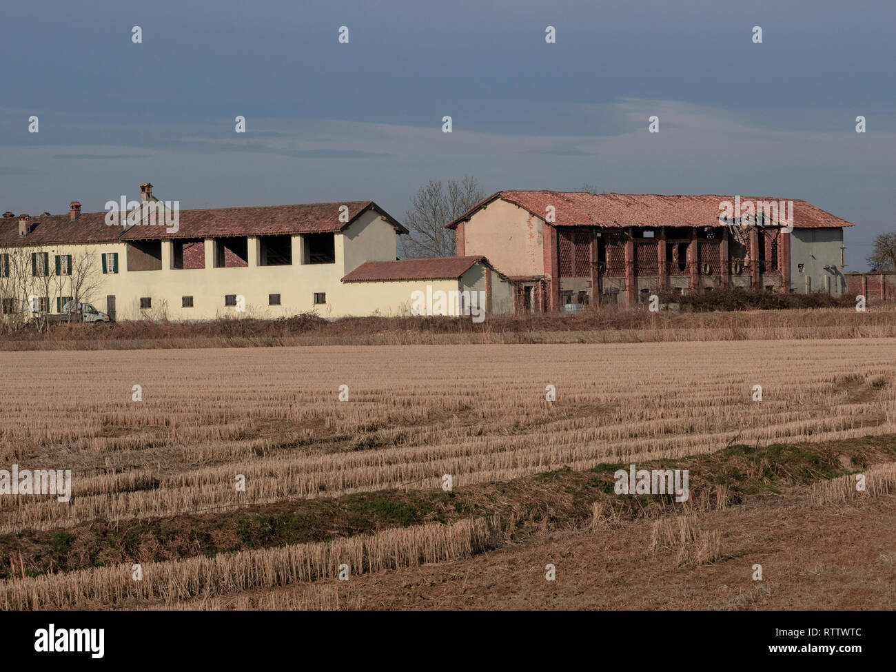 farmhouse with barn in the Lombardy countryside, Italy Stock Photo - Alamy