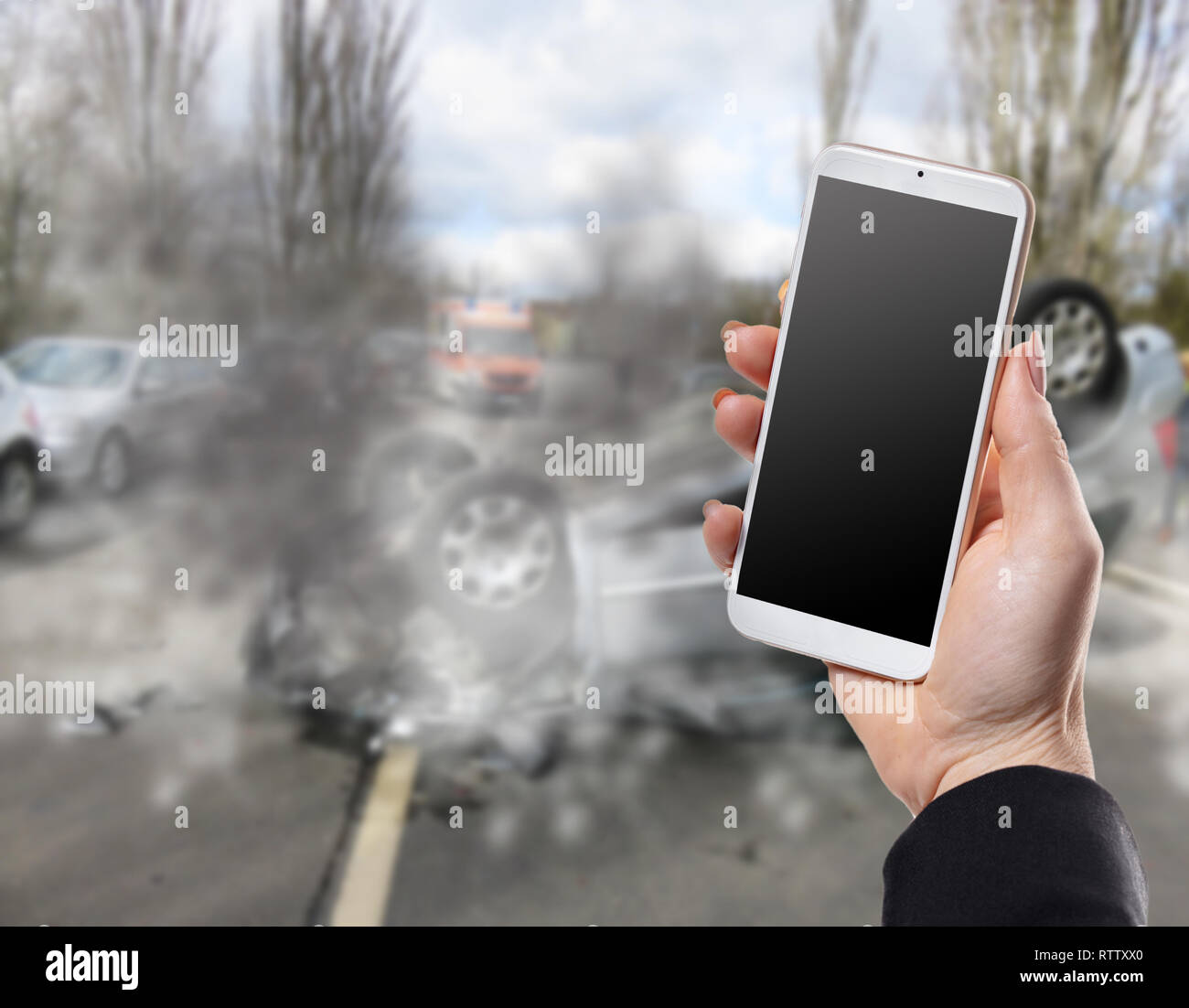 Woman car wreck mobile phone hi-res stock photography and images - Alamy