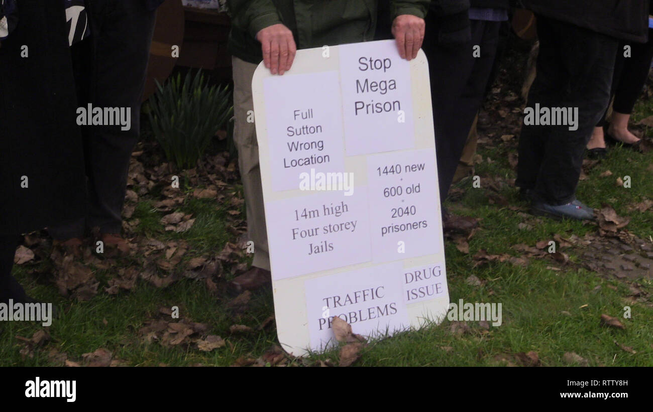 440 inmates in the village of full sutton hi-res stock photography and ...