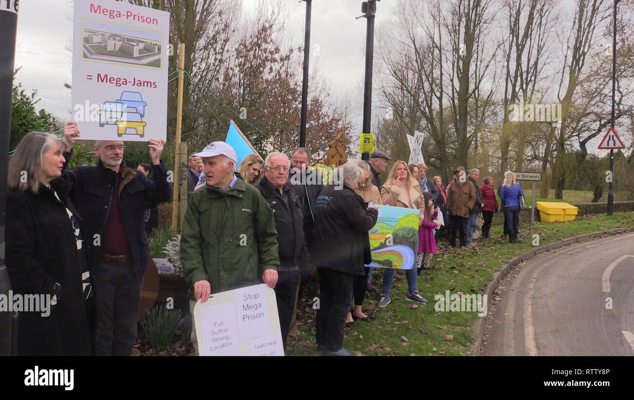 440 inmates in the village of full sutton hi-res stock photography and ...