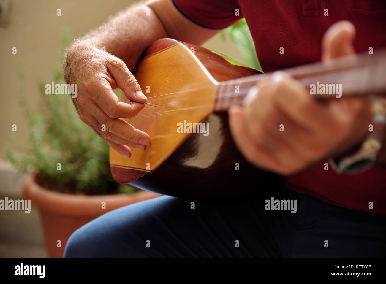 Saz-Turkish musical instrument Stock Photo - Alamy