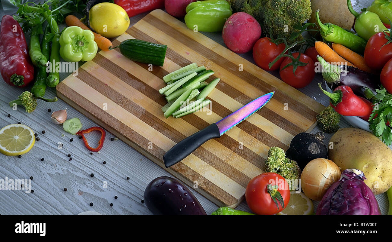 Cutting vegetables in the kitchen hi-res stock photography and images ...