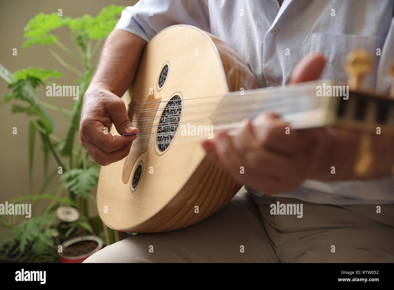 Saz-Turkish musical instrument Stock Photo - Alamy