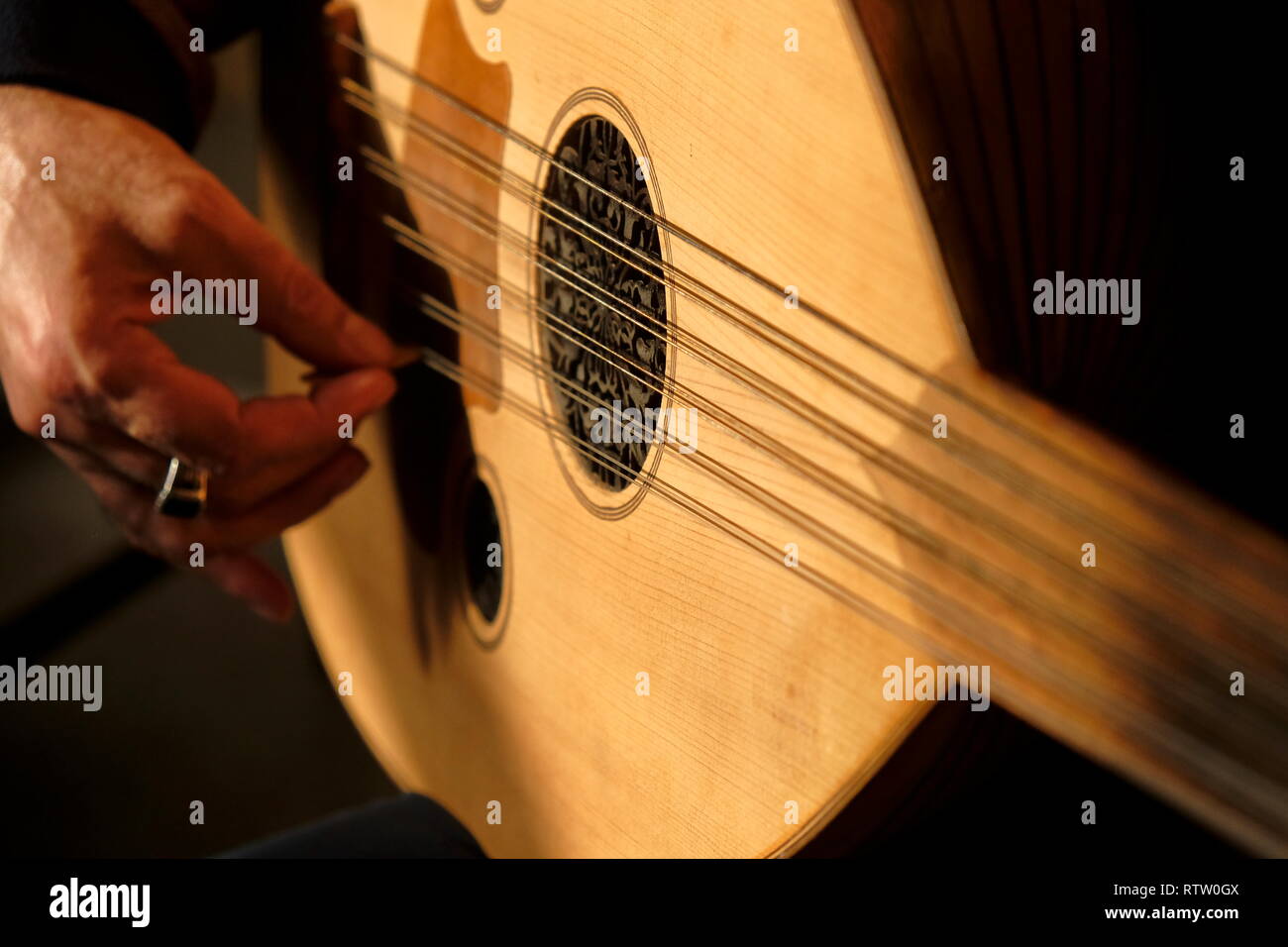 Saz-Turkish musical instrument Stock Photo - Alamy