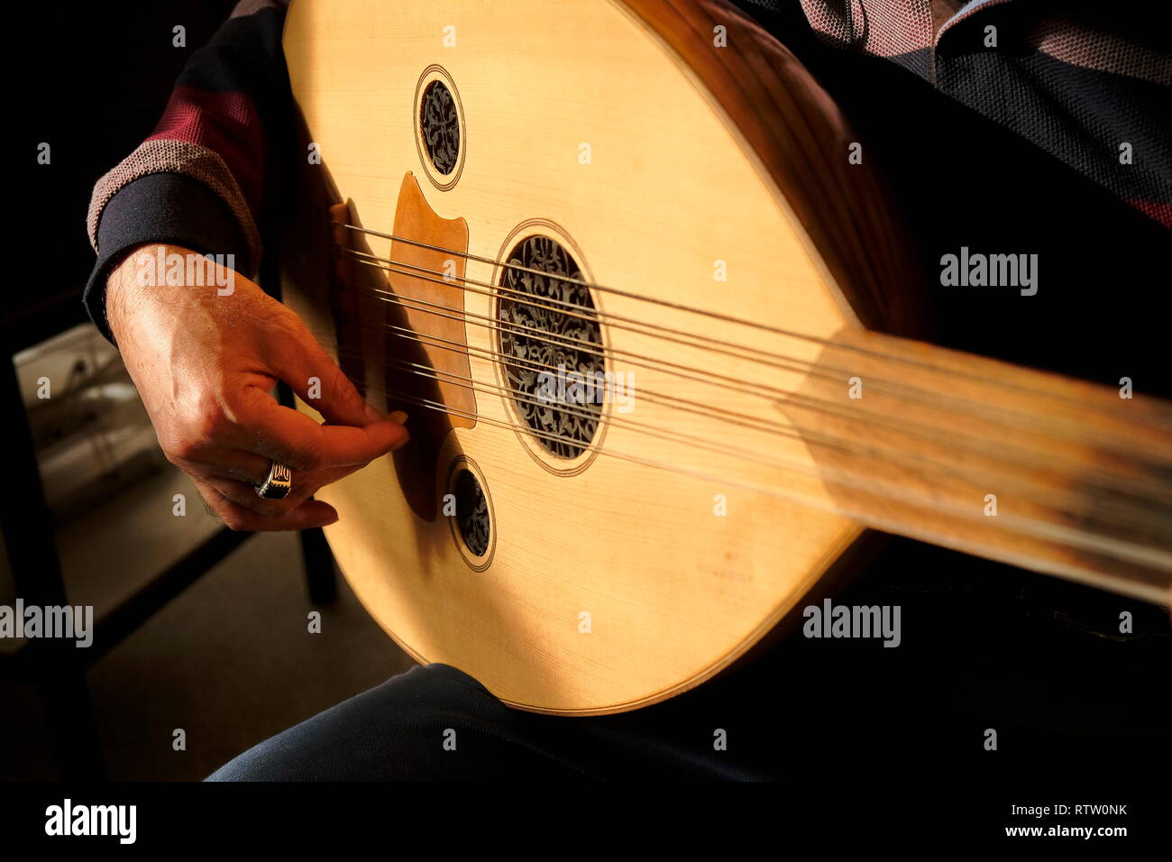 Saz-Turkish musical instrument Stock Photo - Alamy