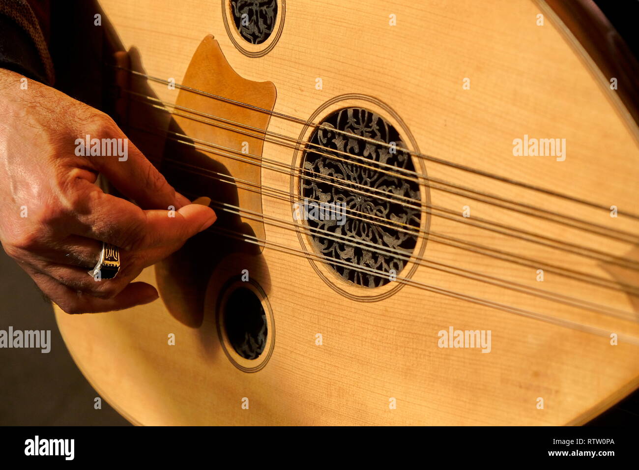 Saz-Turkish musical instrument Stock Photo - Alamy