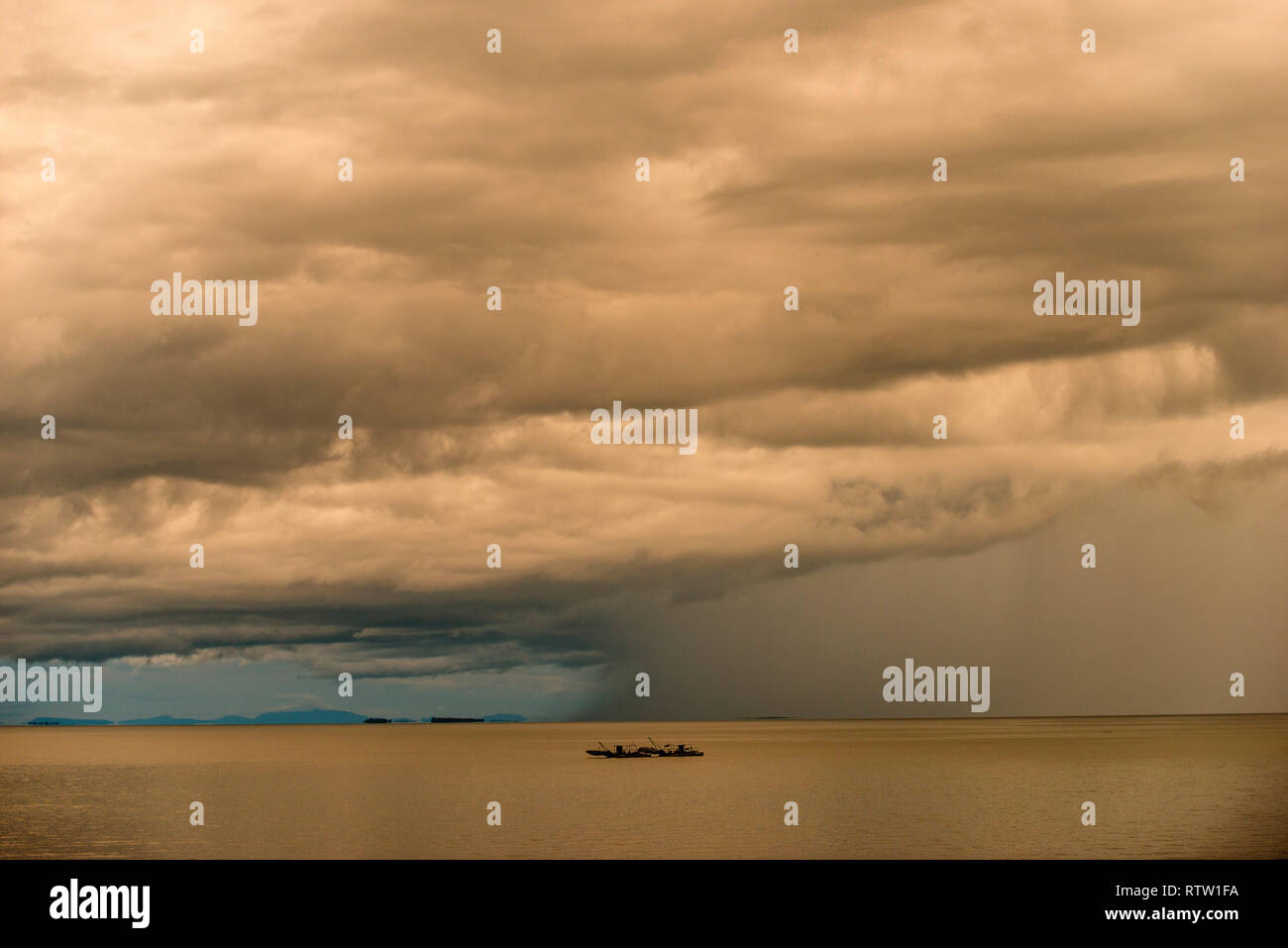 Kapenta rigs hi-res stock photography and images - Alamy