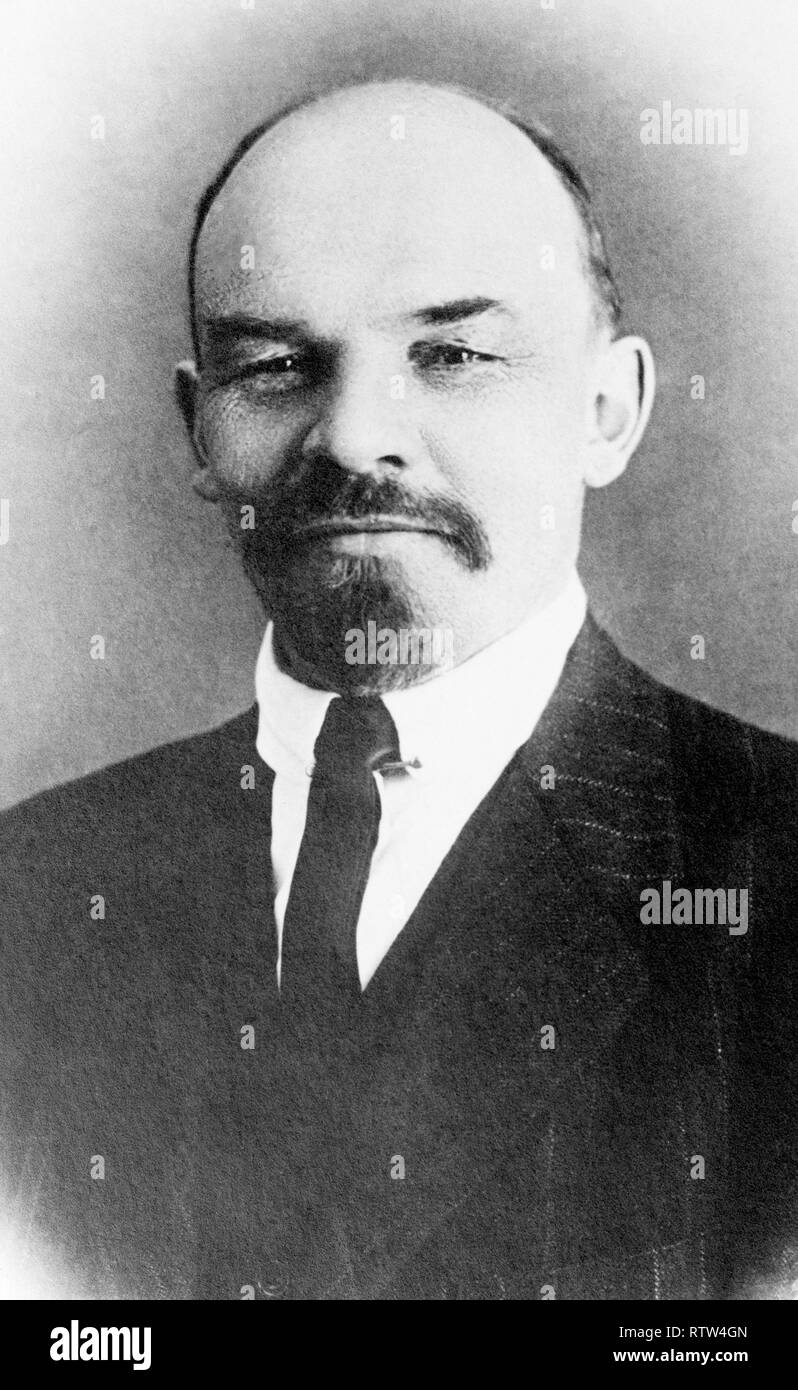 Vladimir lenin figure Black and White Stock Photos & Images - Alamy