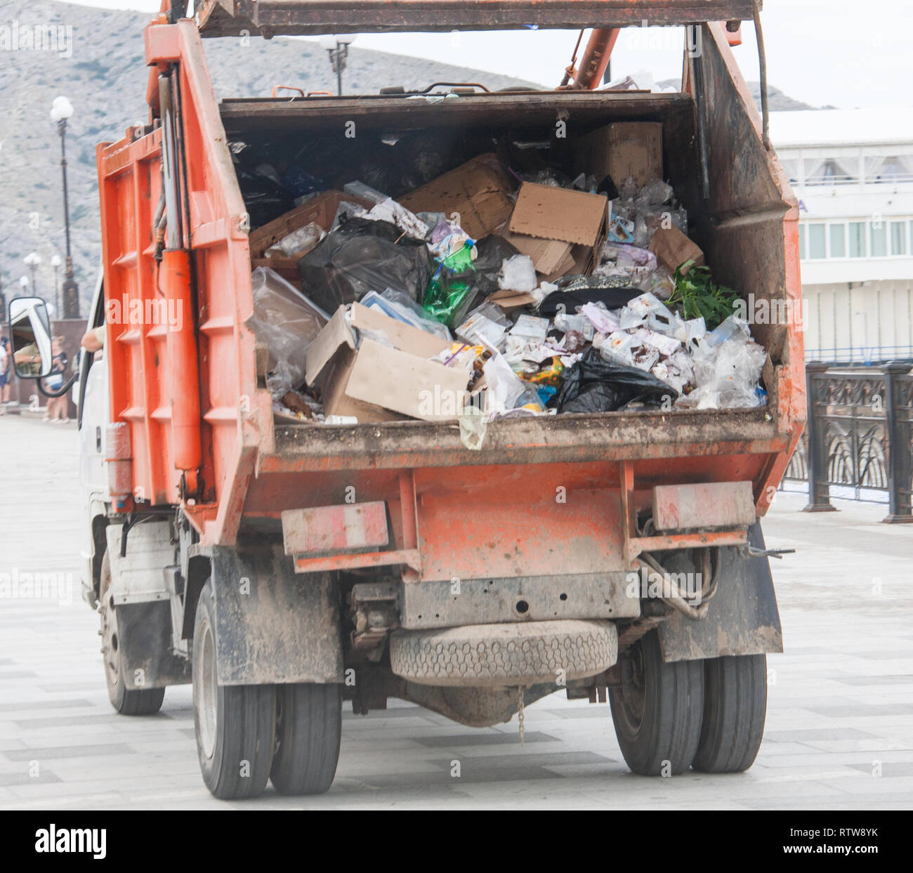 Garbage vehicle hi-res stock photography and images - Alamy