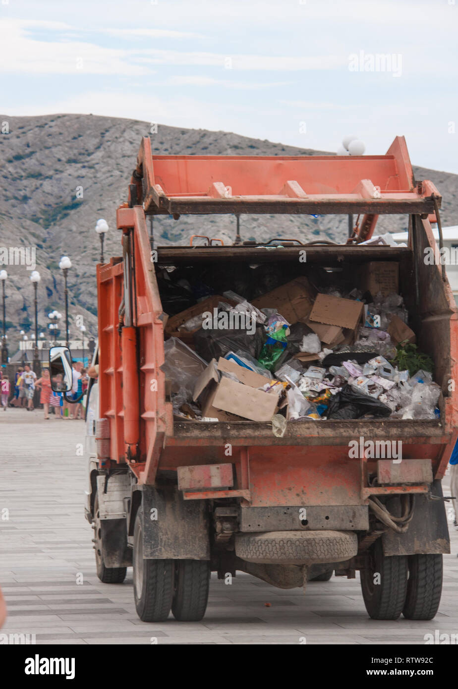 Garbage vehicle hi-res stock photography and images - Alamy