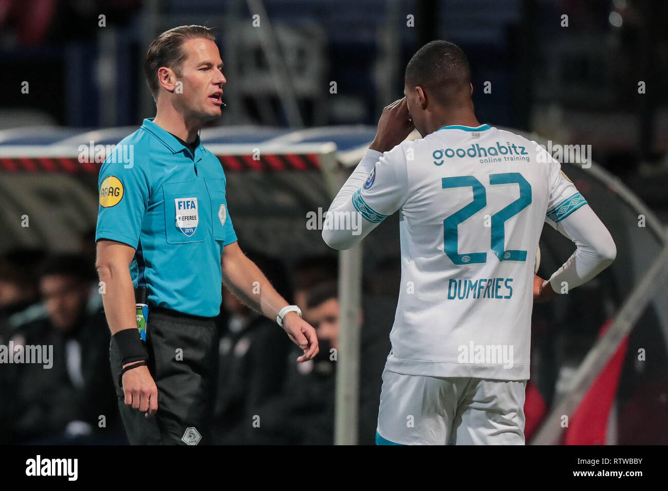 Referee talking to player hi-res stock photography and images - Alamy