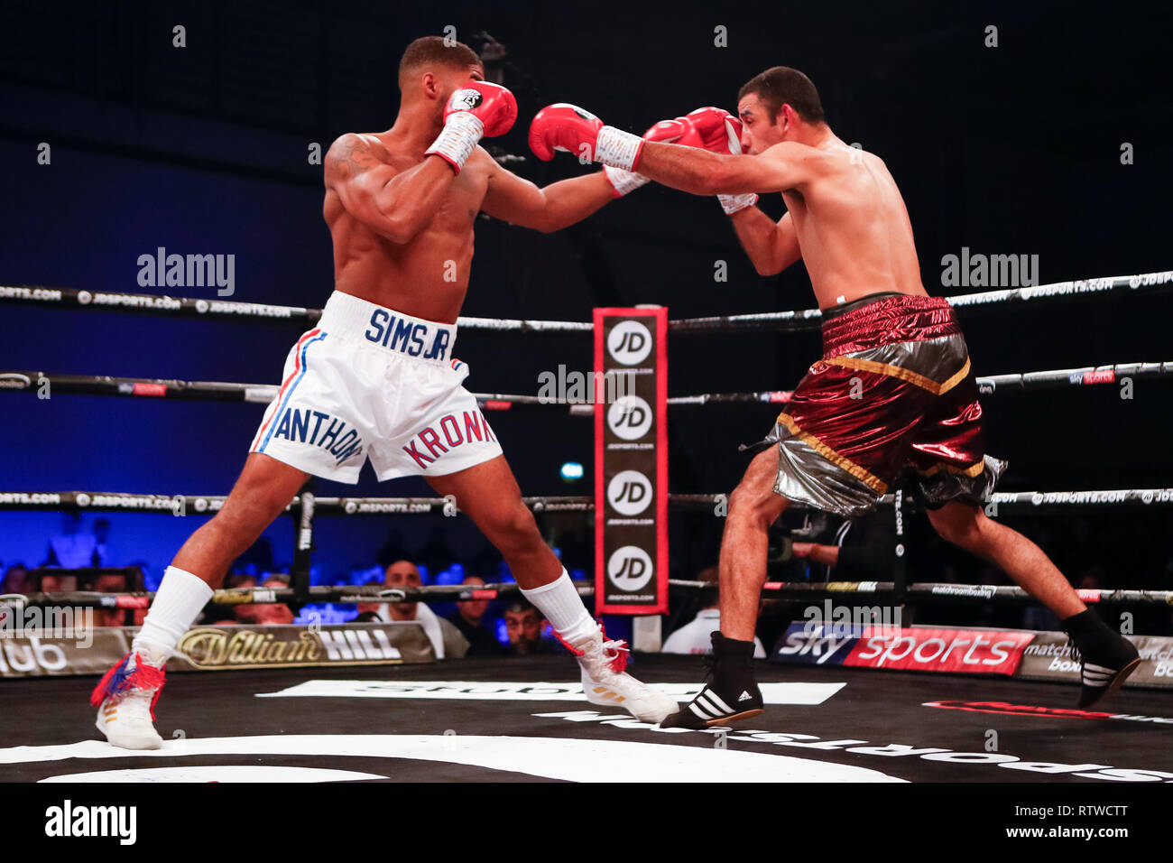 International middleweight hi-res stock photography and images - Alamy