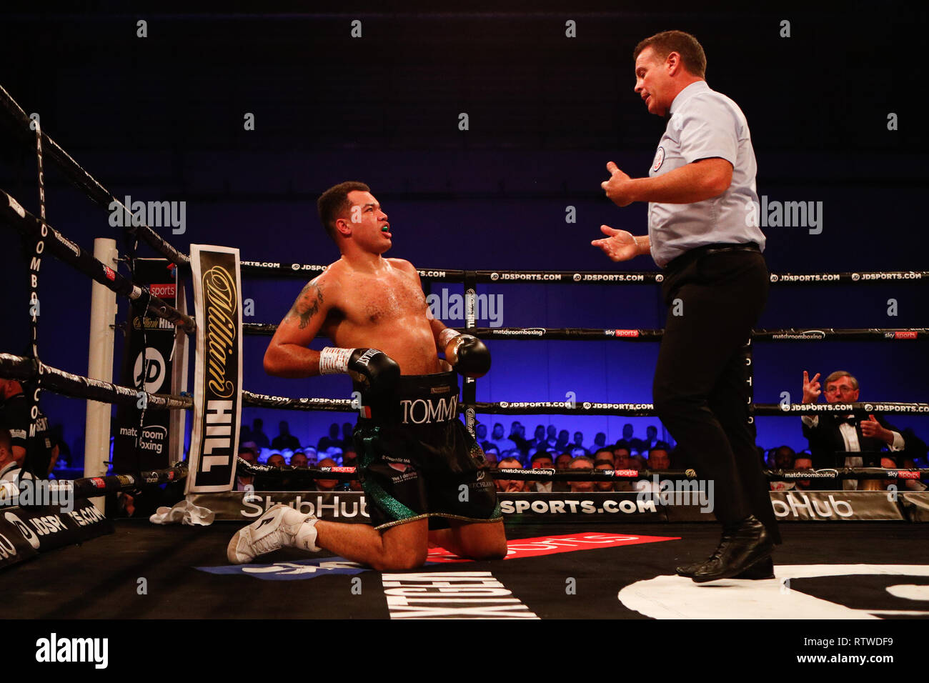 England boxing referee hi-res stock photography and images - Alamy