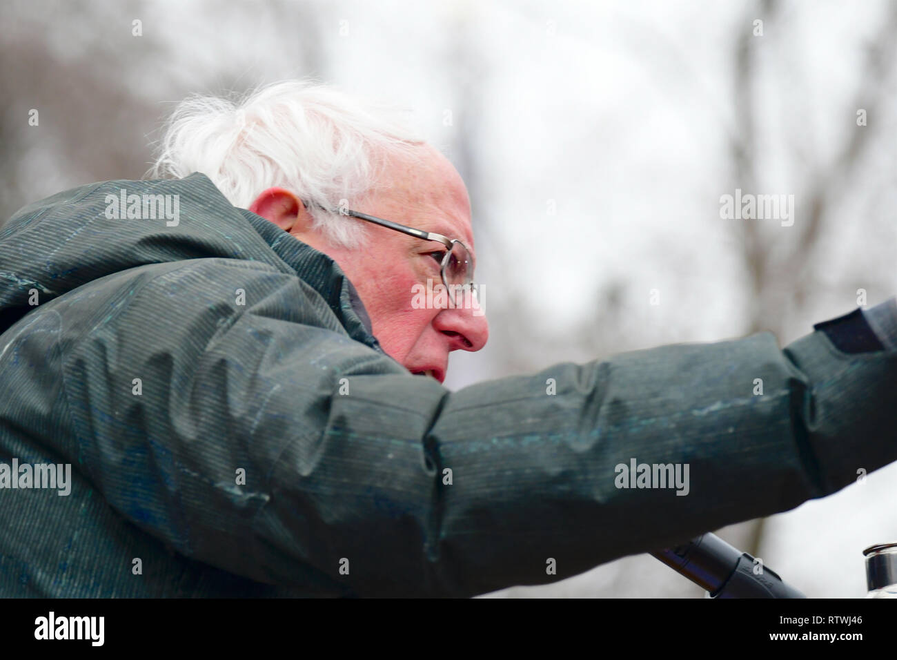 Bernie sanders headshot hi-res stock photography and images - Alamy