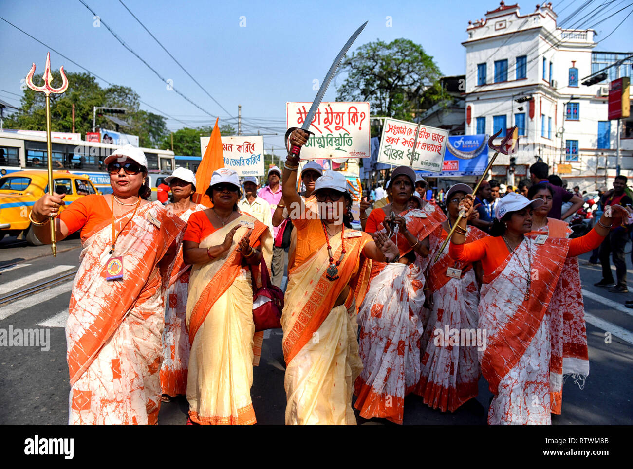 Women marching india hi-res stock photography and images - Alamy