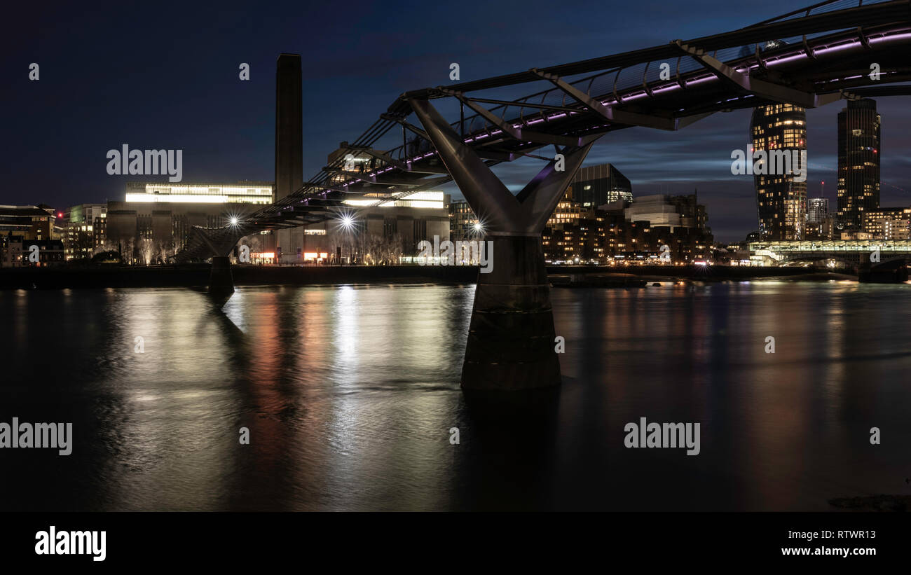 Pedestrian bridge london architecture hi-res stock photography and ...